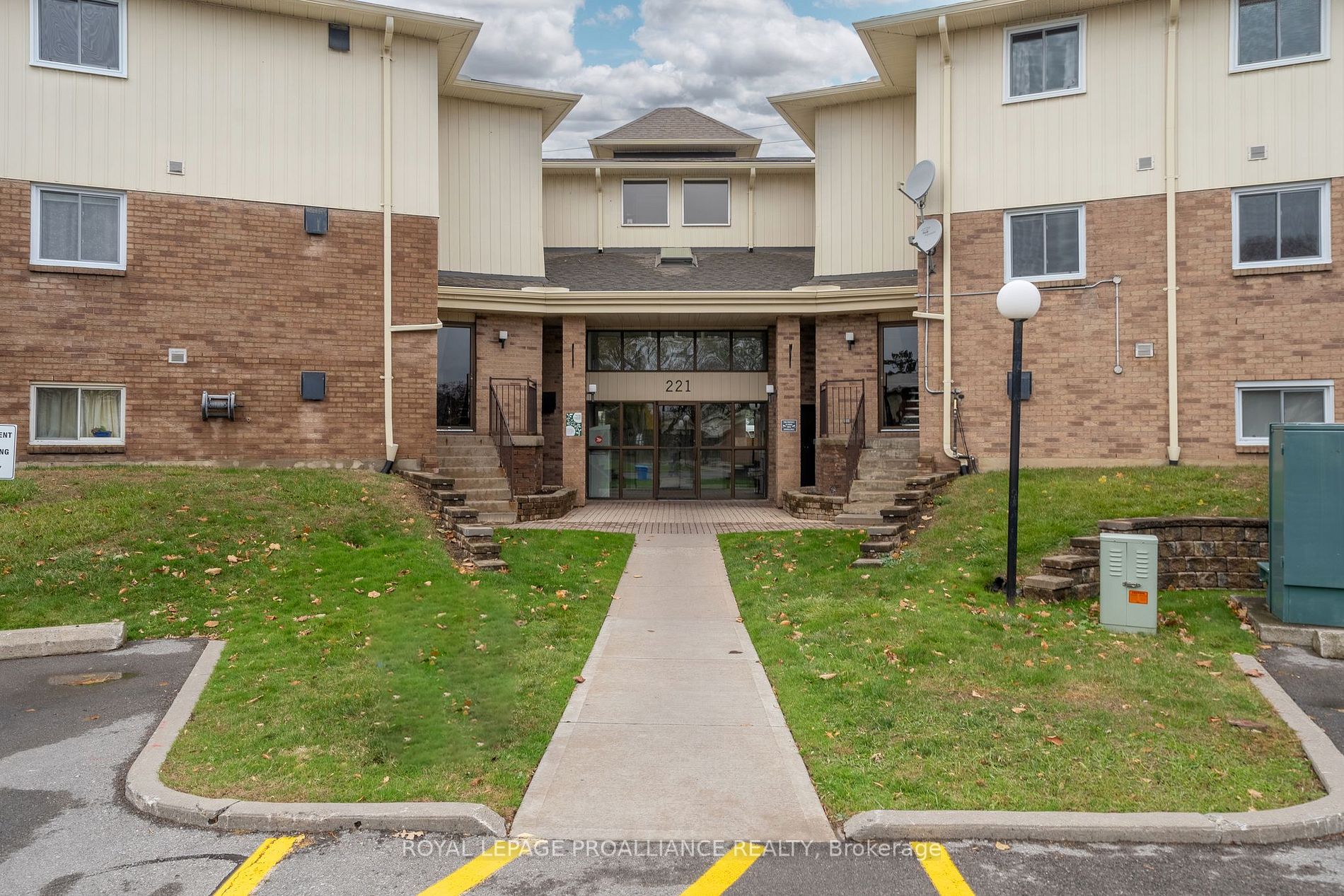 201 - 221 North Park St, For Sale in Belleville - Zoocasa