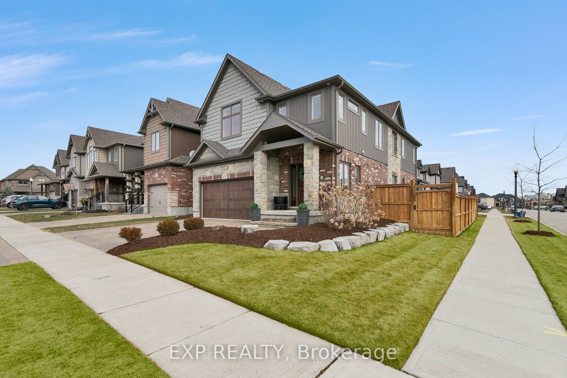 259 Falconridge Dr, For Sale in Kitchener - Zoocasa